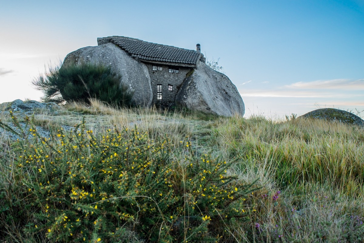 La casa più strana del mondo, ecco la “Casa do Penedo”