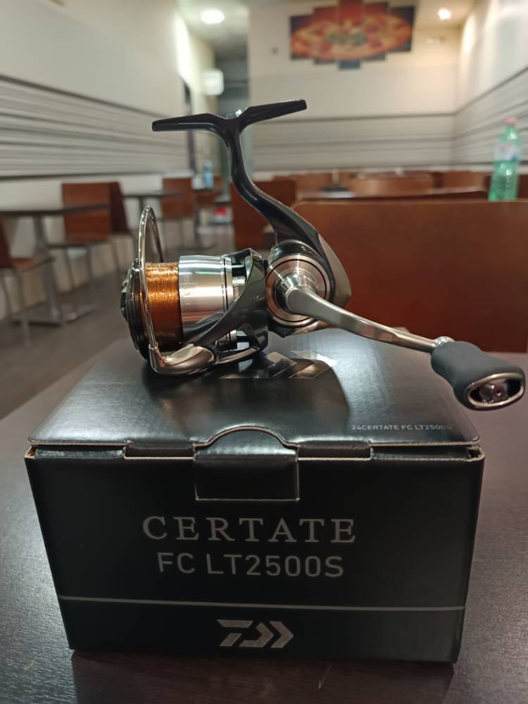 Vendo Daiwa certate 2500 s