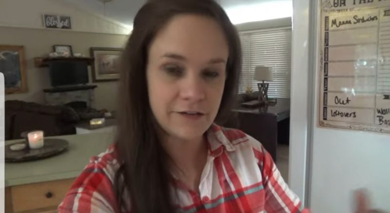 Moss Family Tv:Where the onions are always chunky and the food looks ...