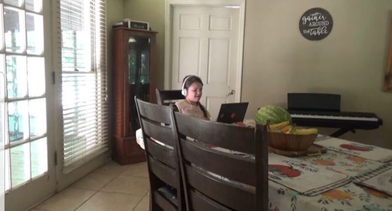 Moss Family Tv:Where the onions are always chunky and the food looks ...