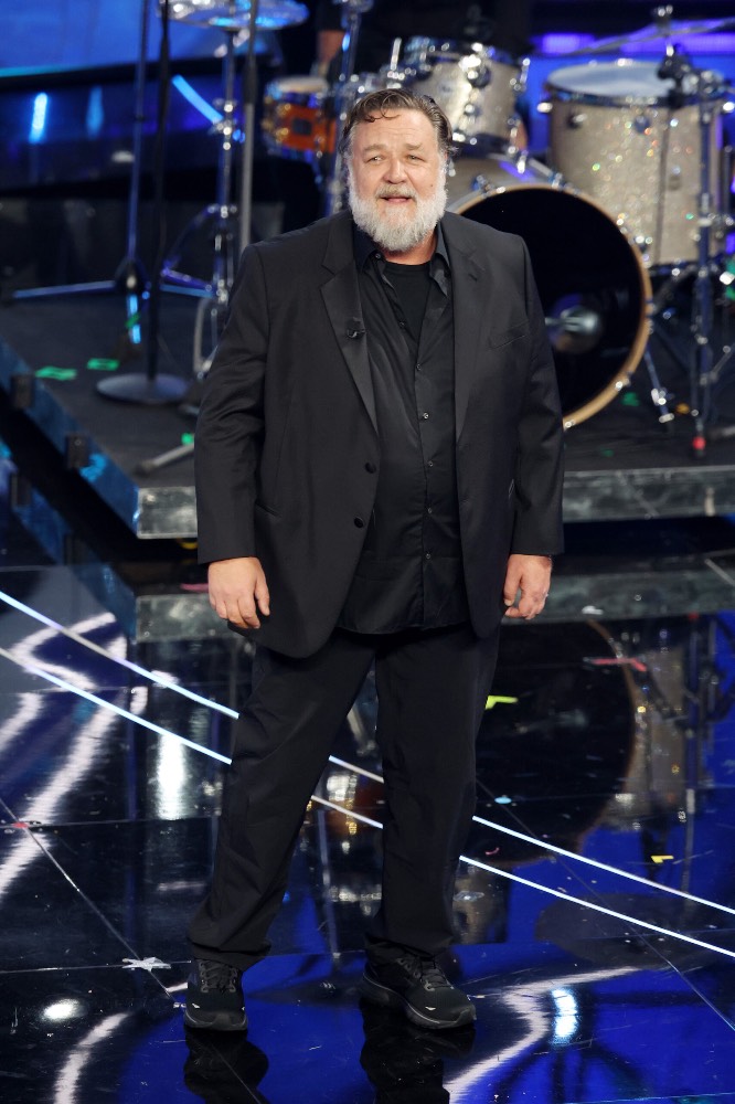 Russell Crowe in concerto al Colosseo: l'annuncio dal palco di Sanremo