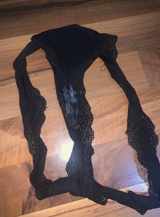 Segreto - Lecco le mutandine sporche della mia migliore amica