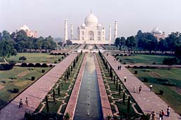 TAJ MAHAL - Memorial to Love