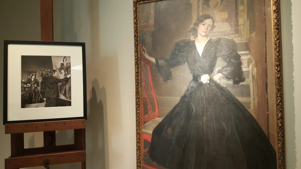 Clotilde con traje negro (Clotilde in abito nero)