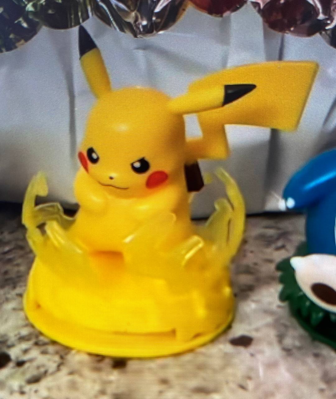 Le uova di Pasqua Pokémon 2025 con Kinder insieme alle sorprese