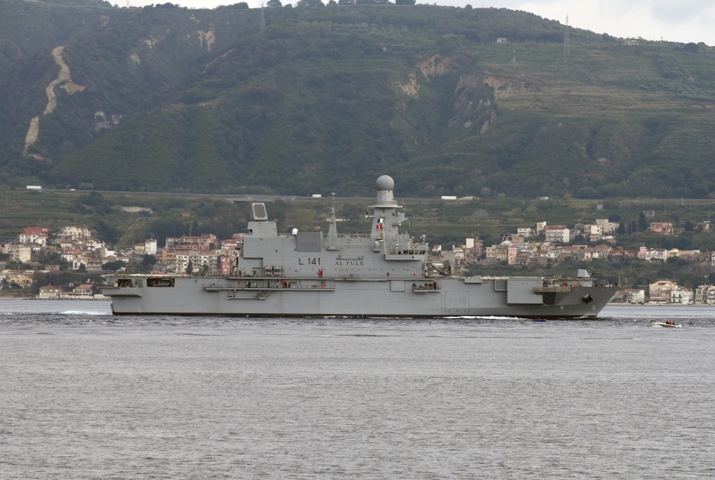 AL FULK in transito nello Stretto di Messina