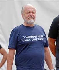 O pappone si presentó da solo x il Napoli e che se ne dica é un grande ...