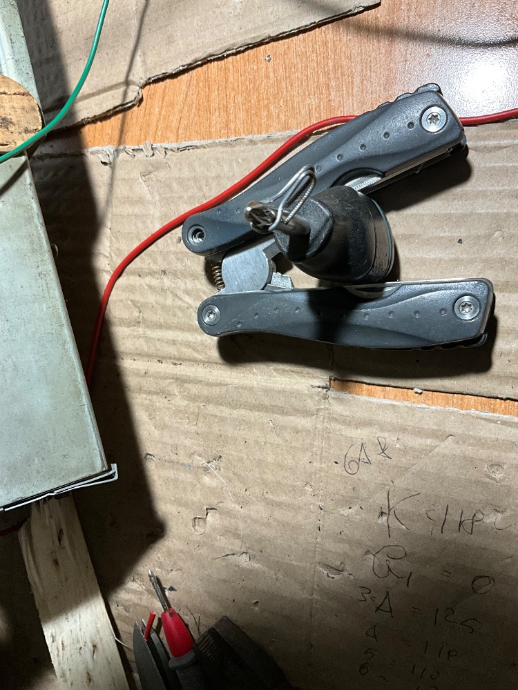 Come costruire una clip per i cappucci della valvole