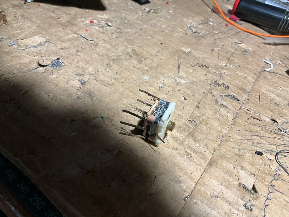 YIMA YM-122 FM/TV/AM/SW1-7 RADIO