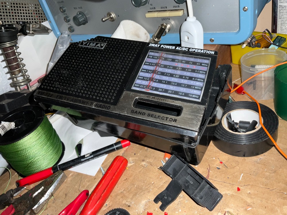 YIMA YM-122 FM/TV/AM/SW1-7 RADIO