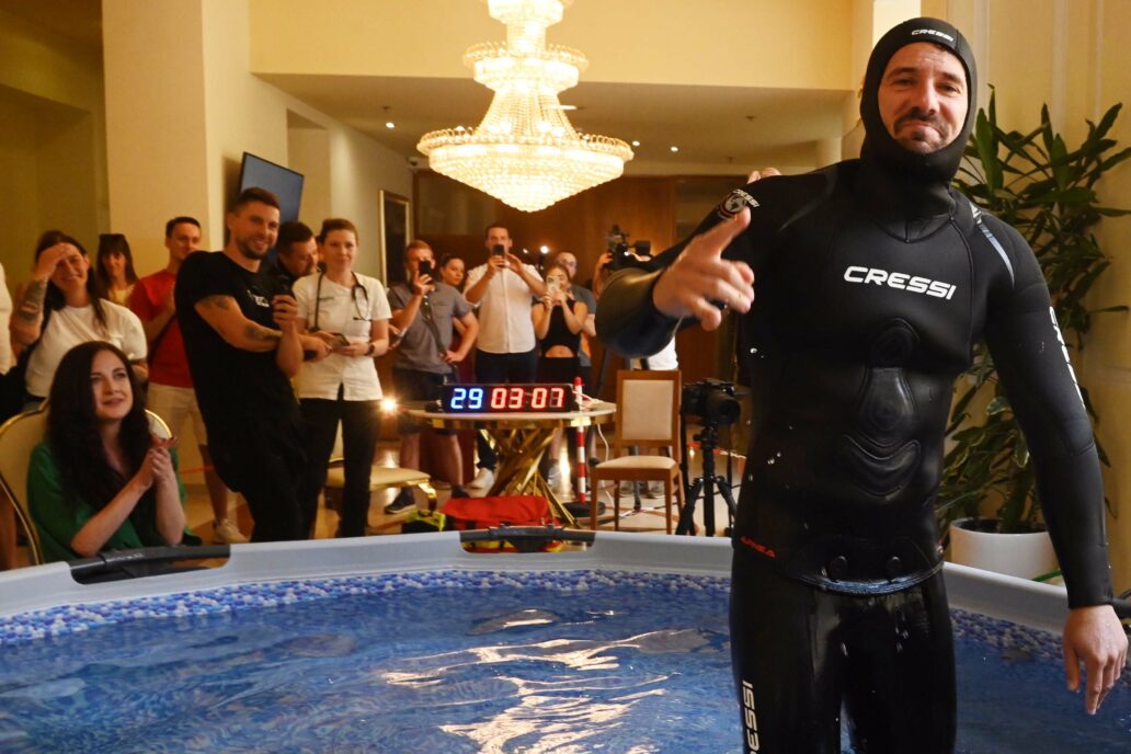 Nuovo record mondiale apnea statica