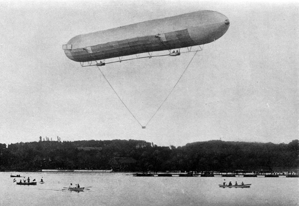 2 luglio 1900 Primo volo di uno Zeppelin sul Lago di Costanza, vicino a ...