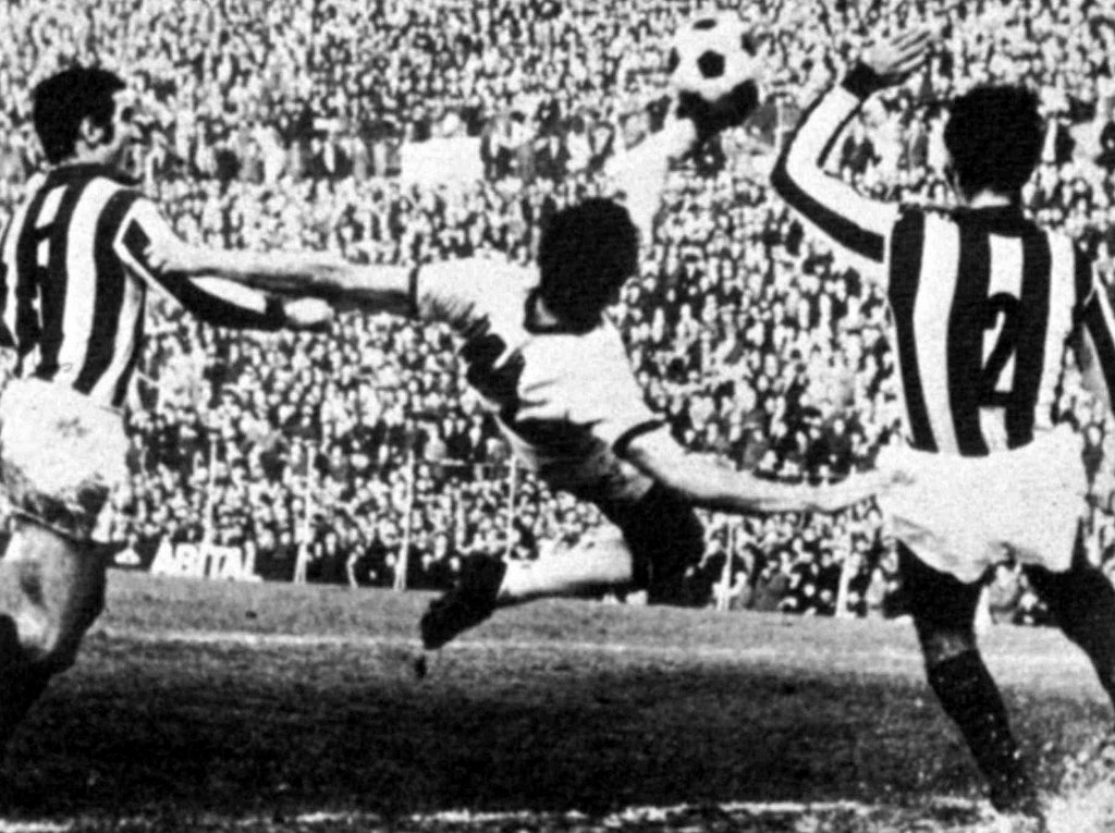 LE ROVESCIATE PIÙ BELLE NELLA STORIA DEL CALCIO (FOTO)