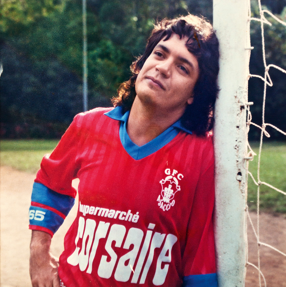 La storia inverosimile di un calciatore famoso che non ha mai giocato