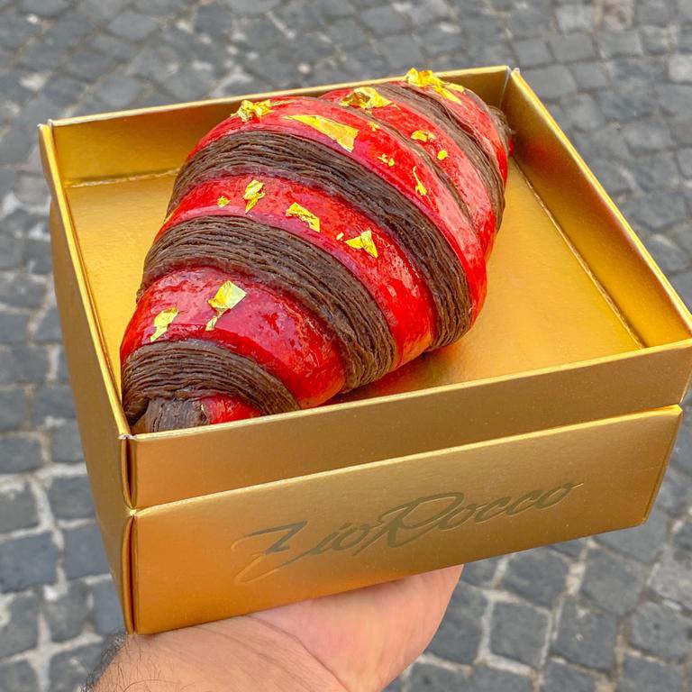 A Napoli si ripete il ‘miracolo’ di San Gennaro: il sangue si è sciolto