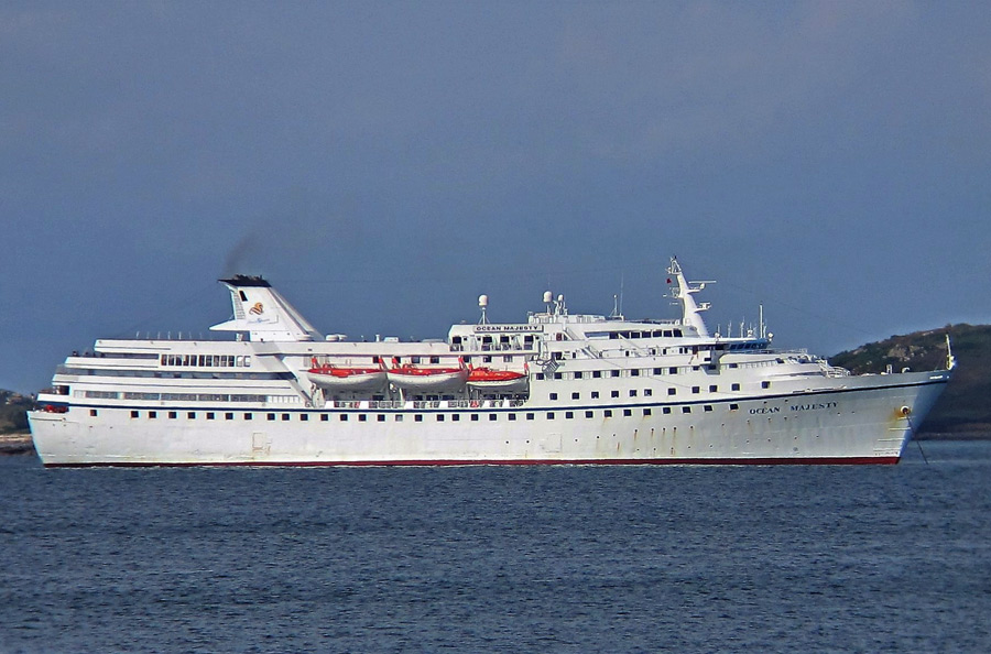 STORICA NAVE OCEAN MAJESTY CONCLUDE LA SUA ULTIMA CROCIERA CON PASSEGGERI