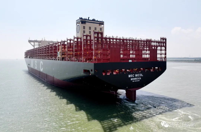 MSC E SEASPAN DANNO IL BENVENUTO ALLA MEGAPORTACONTAINER MSC MICOL