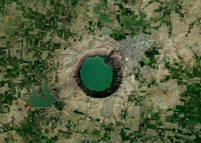 I CRATERI METEORITICI, PIÙ SPETTACOLARI DEL MONDO