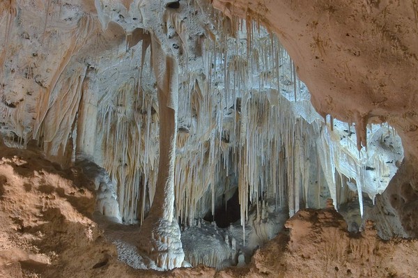 Stalattiti e stalagmiti: la natura si dedica all'arte