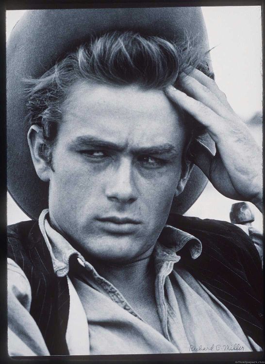JAMES DEAN, BIOGRAFIA E FOTO STORICHE