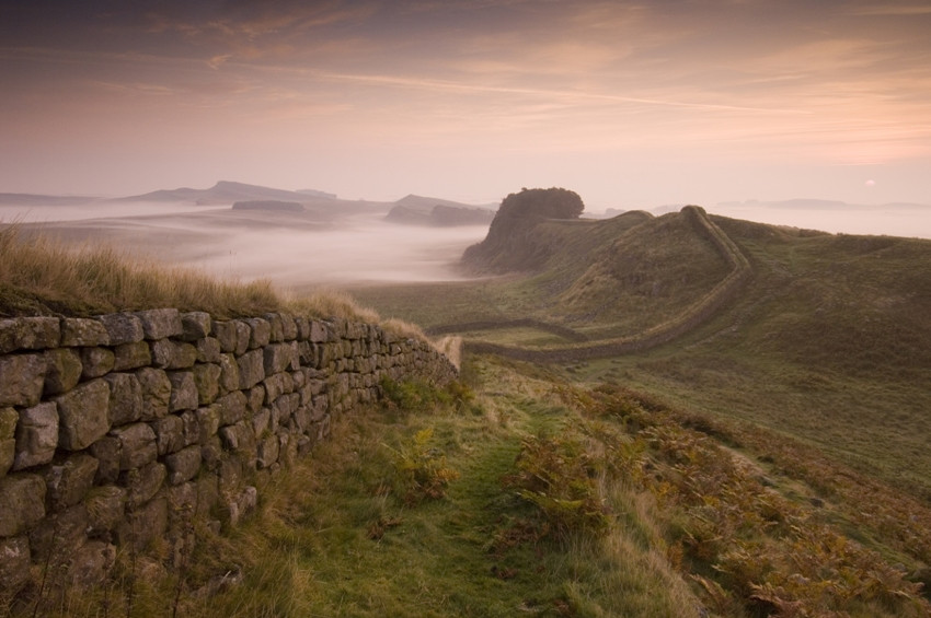 SCOZIA: IL VALLO DI ADRIANO, UNA FORTIFICAZIONE DI PIETRA