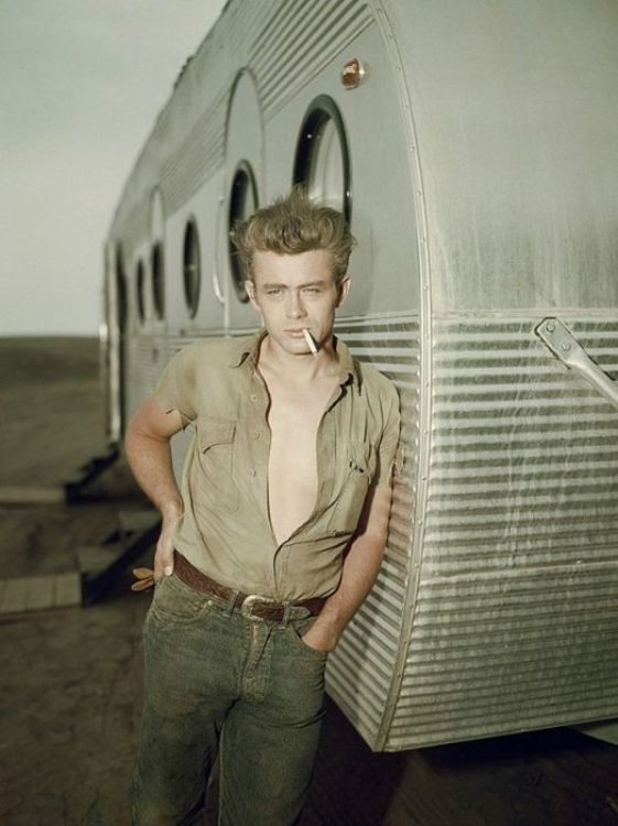 JAMES DEAN, BIOGRAFIA E FOTO STORICHE