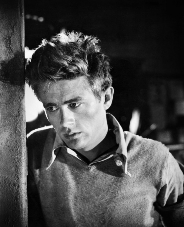 JAMES DEAN, BIOGRAFIA E FOTO STORICHE