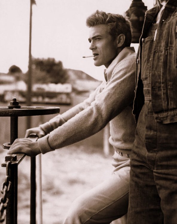 JAMES DEAN, BIOGRAFIA E FOTO STORICHE