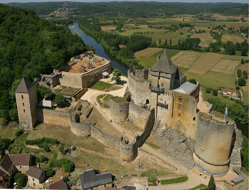 FRANCIA: IL CASTELLO DI CASTELNAUD, ANTICA FORTEZZA MEDIEVALE