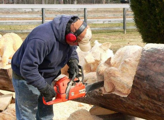 SERGEY BOBKOV: LO SCULTORE CHE CREA MERAVIGLIOSE SCULTURE CON GLI SCARTI DEL LEGNO [FOTO]
