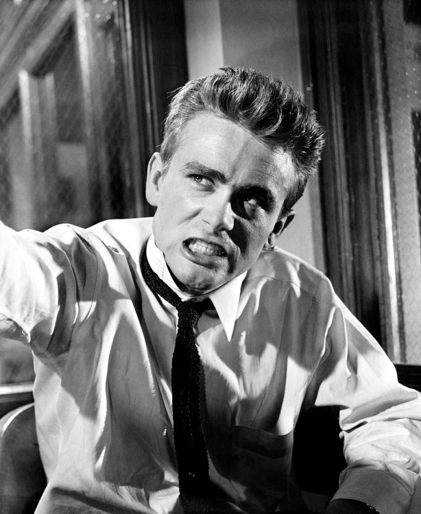 JAMES DEAN, BIOGRAFIA E FOTO STORICHE