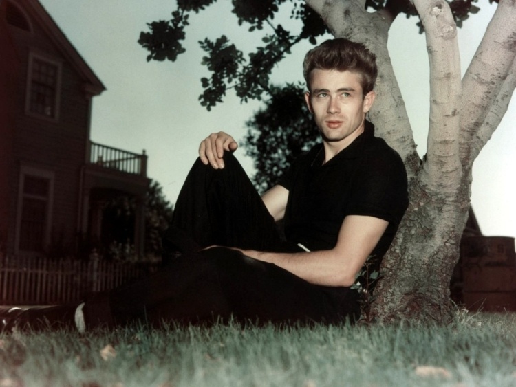JAMES DEAN, BIOGRAFIA E FOTO STORICHE